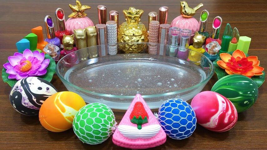 Mixing Makeup and Glitter into Clear Slime !! SlimeSmoothie ...