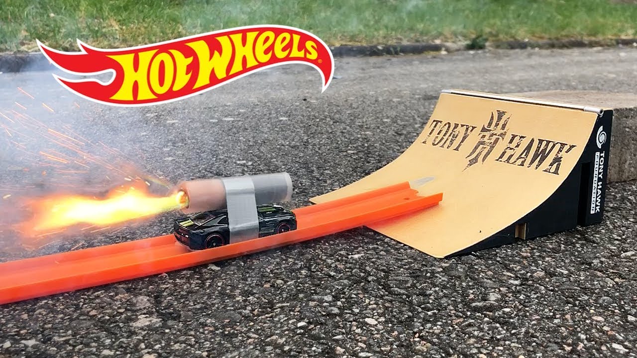 HOT WHEELS ROCKET POWERED vs RAMP !! Amazing Jump
