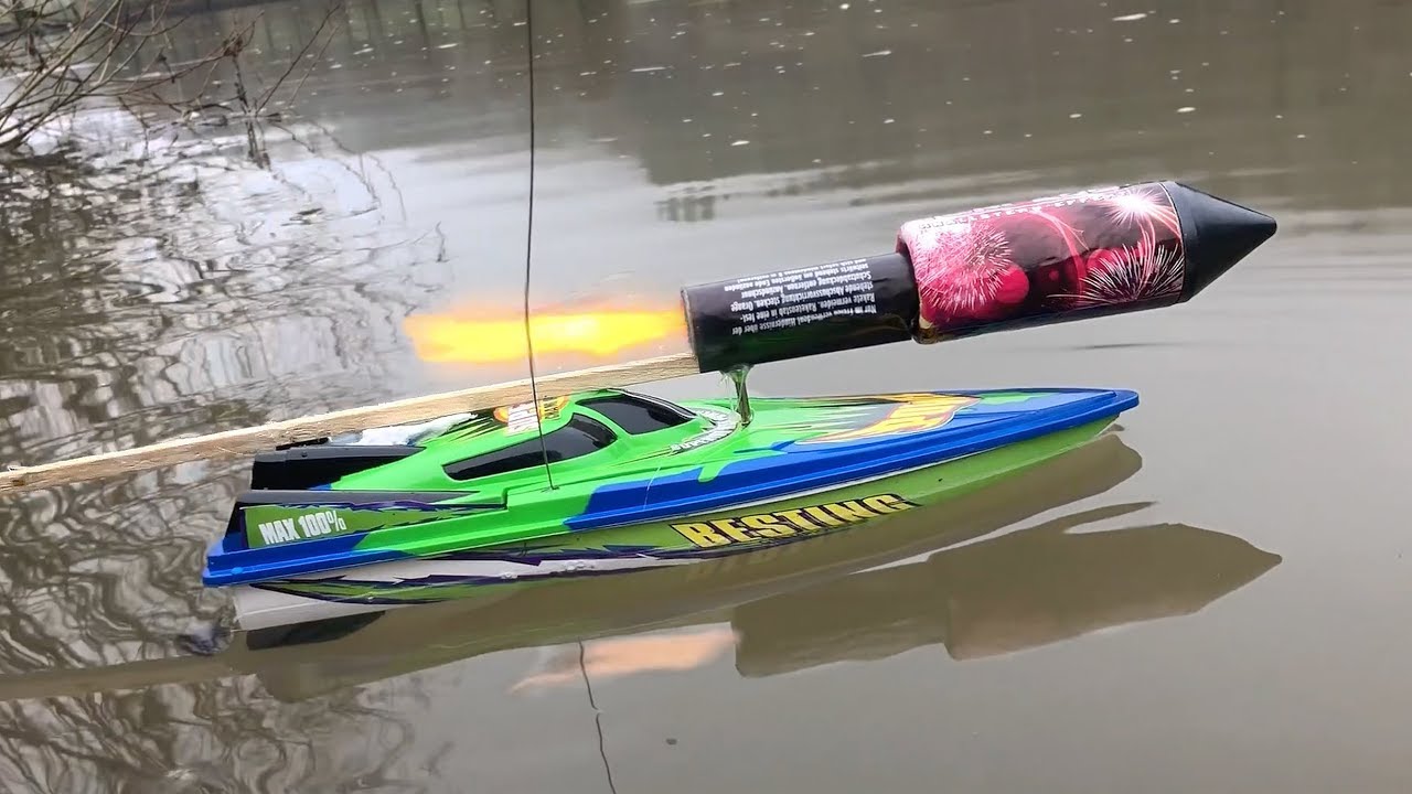 Rocket powered RC Speedboat !! Amazing Reaction