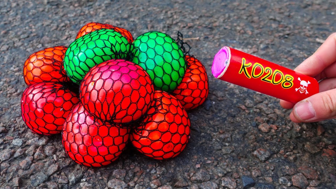 EXPERIMENT: FIRECRACKER VS TOYS SLIME ANTISTRESS