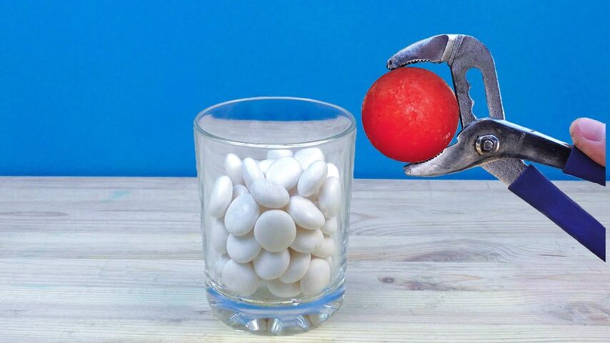 EXPERIMENT: Glowing 1000 Degree METAL BALL VS MENTOS